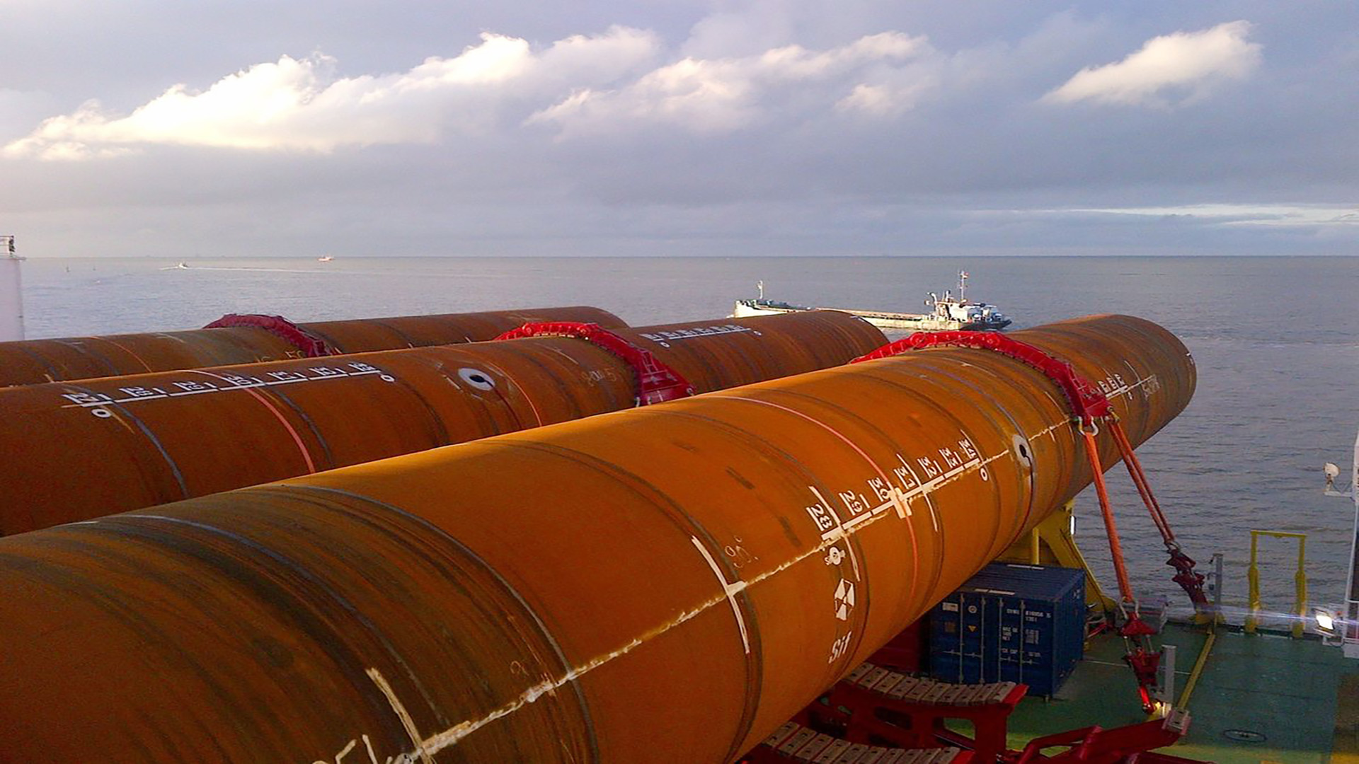 Monopile Handling and Skidding - Seajacks Zaratan | Conbit